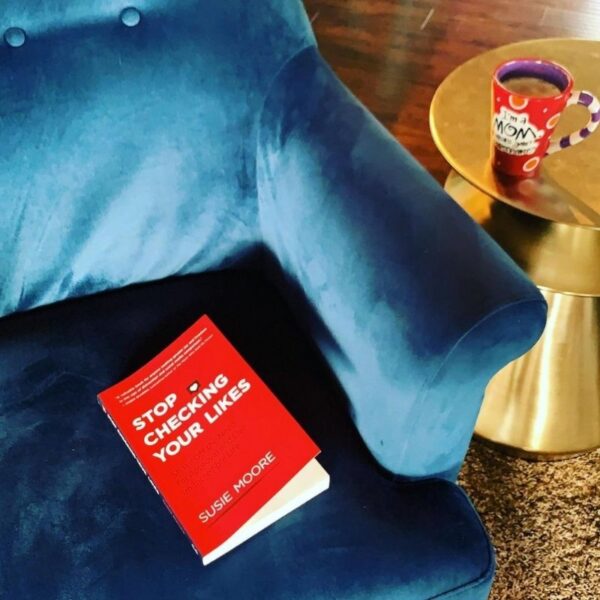 10 Books About the Effects of Social Media - She Reads